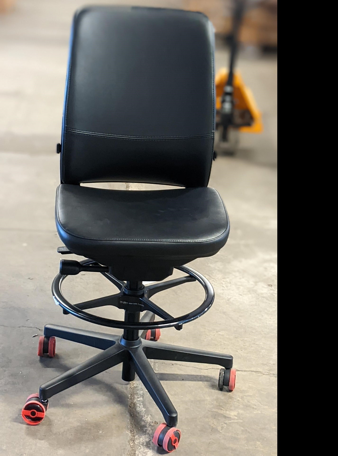 STEELCASE AMIA TASK STOOL – Storr PreOwned