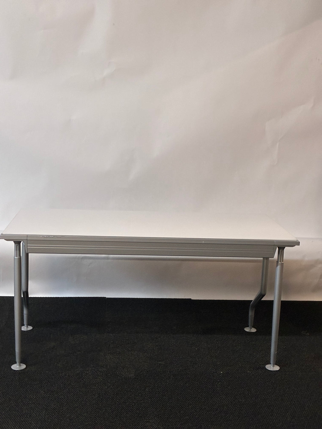 Tables – Storr PreOwned